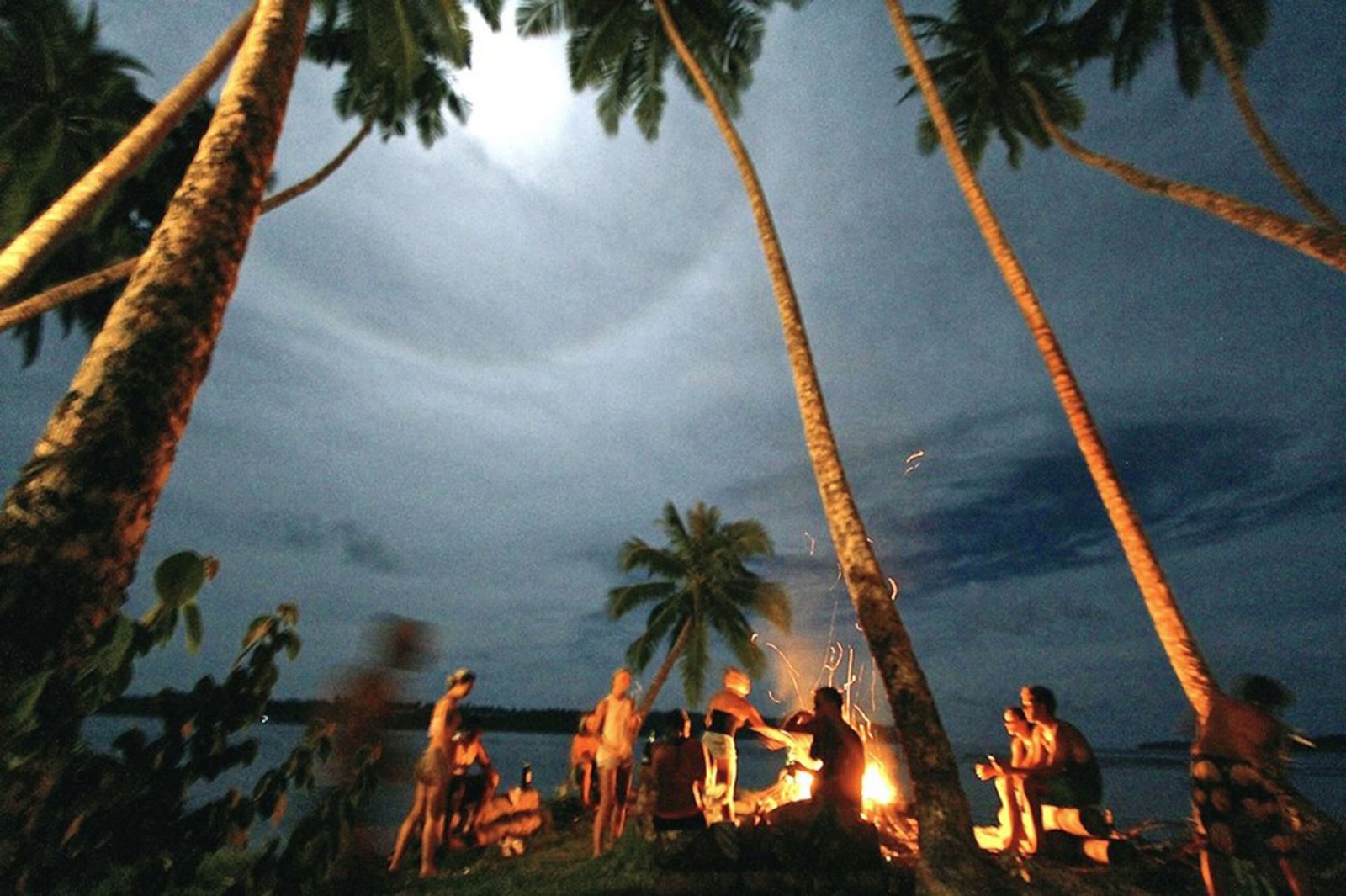 Que tal assistir um luau no sábado de Lua Cheia no Litoral Norte ...